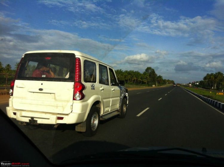 Mahindra-Scorpio-facelift-Back-View1 - Indiandrives.com